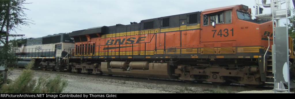 BNSF 7431 and BNSF 9424